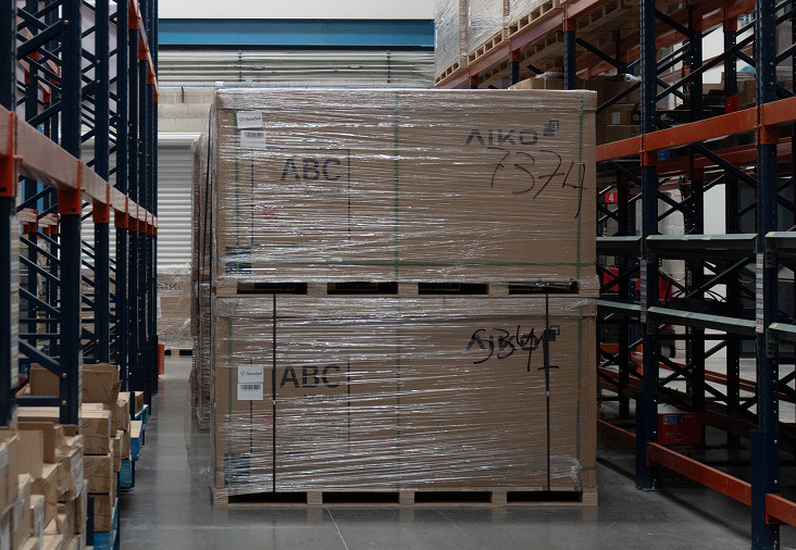 Almacenaje de paneles solares: cómo proteger un producto frágil